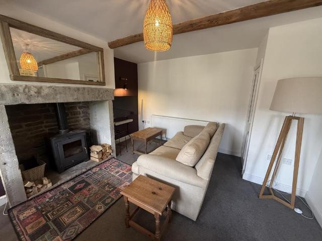 Underbank, HOLMFIRTH 2 bed house to rent £1,275 pcm £294 pw