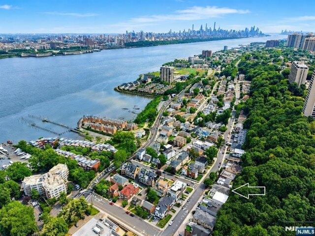 Undercliff Ave, Edgewater, Home For Sale
