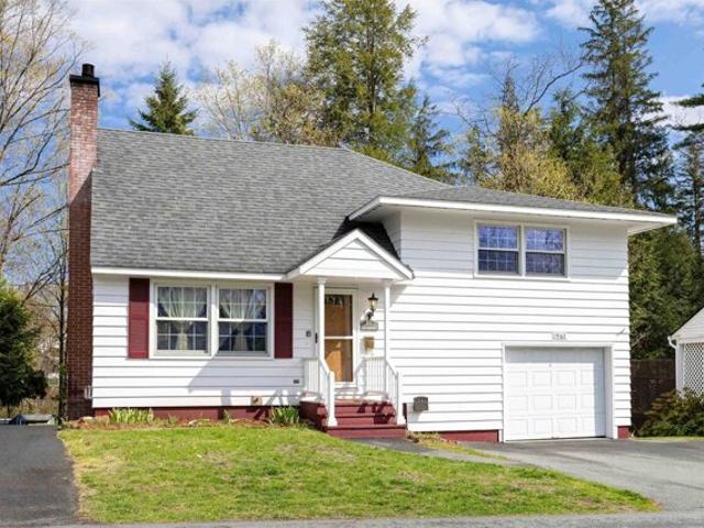 Underclyffe Rd, Saint Johnsbury, Home For Sale