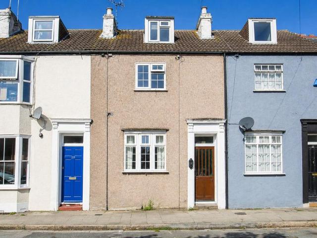 Underdown Road, Herne Bay, Kent, CT6 3 bed terraced house to rent £1,395 pcm £322 pw