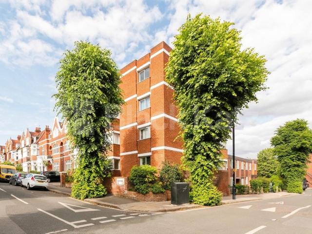 UNDERGROUND PARKING SPACEWe are delighted to offer for rent this lovely, homely one bedroom apartment set on the raised ground floor of a private purpose built block
