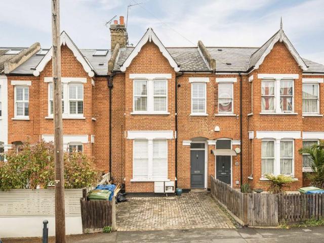 Underhill Road, London SE22 2 bed flat to rent £2,500 pcm £577 pw
