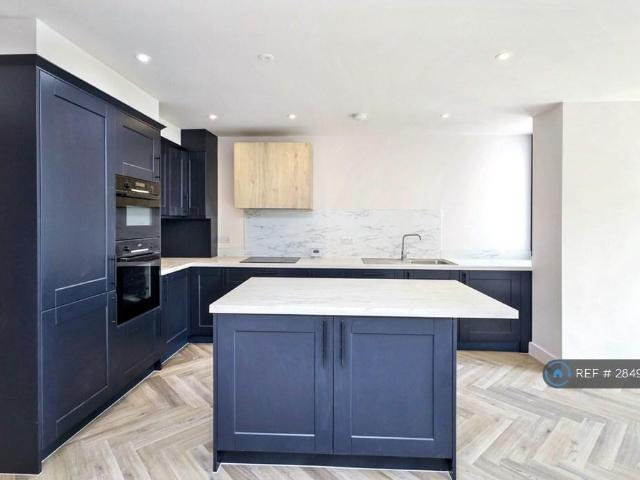 Underhill Road, London, SE22 2 bed flat to rent £2,600 pcm £600 pw