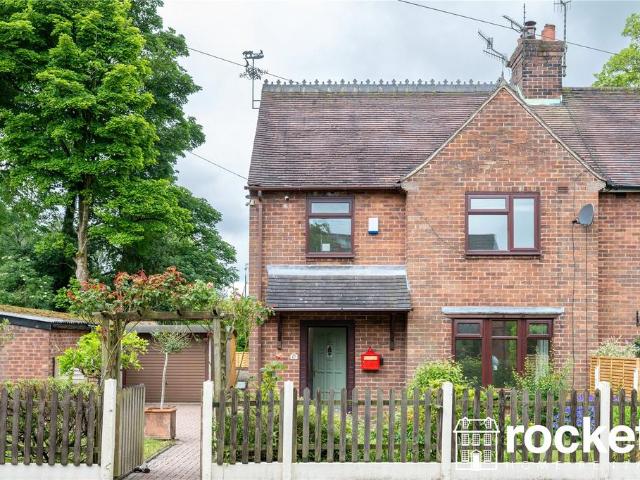 Underwood Road, Newcastle Under Lyme. 3 bed semi detached house to rent £1,395 pcm £322 pw