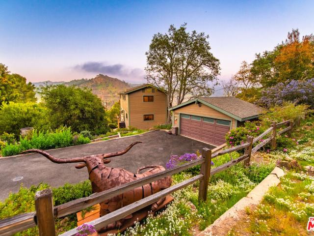 19818 Valley View Dr, Topanga, CA 90290 | MLS #26667 | Compass