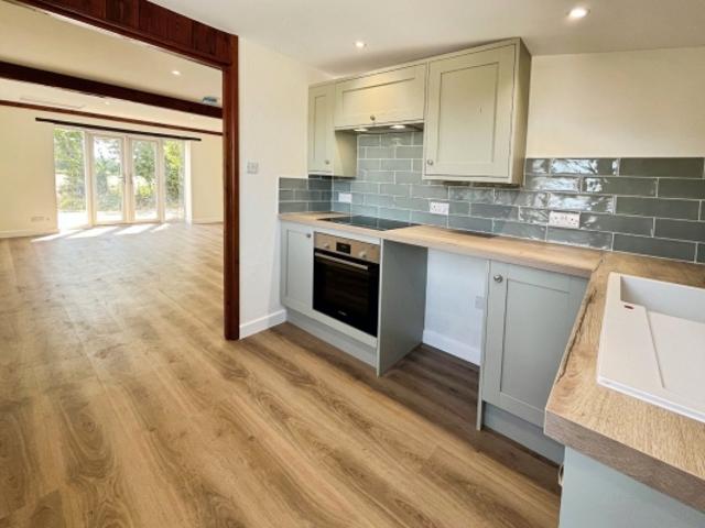 Unfurnished 1 Bed Terraced Studio Flat
