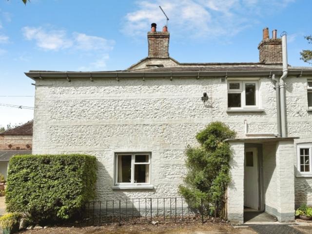 Unfurnished 1 Bed First Floor Flat/Apartment