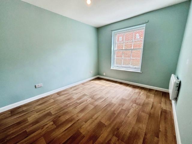 Unfurnished 1 Bed Ground Floor Flat/Apartment