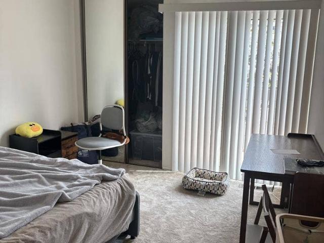 UNFURNISHED 2B/1private bath