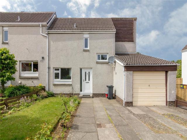 Unfurnished 3 bedroomed main door terraced house