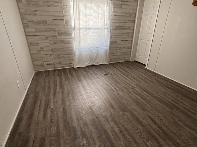 Unfurnished Bedroom Private Bathroom Bills Paid