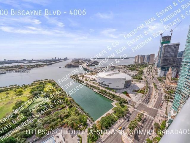Unfurnished Corner Residence With Three Bedrooms Plus Den And Four Bathrooms At 900 Biscayne Bay