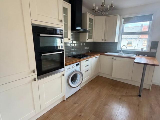 Unfurnished flat in next to Walthamstow Central