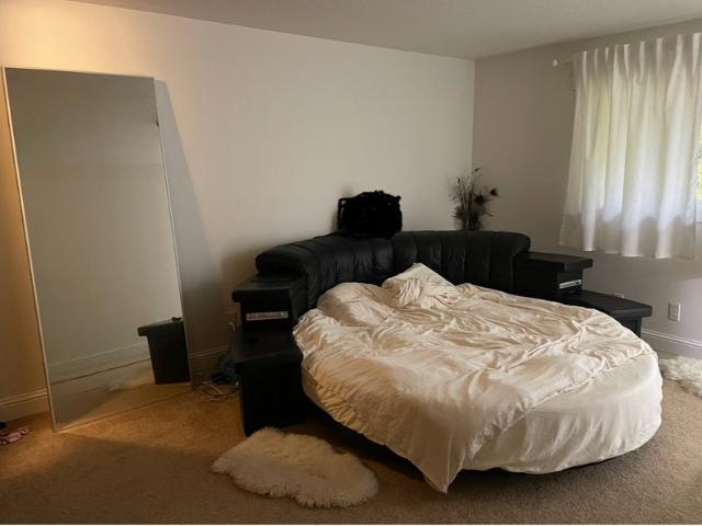 Unfurnished master bedroom for rent in Hillsboro