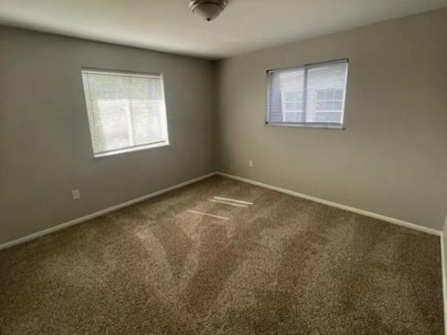 Unfurnished private room is clean
