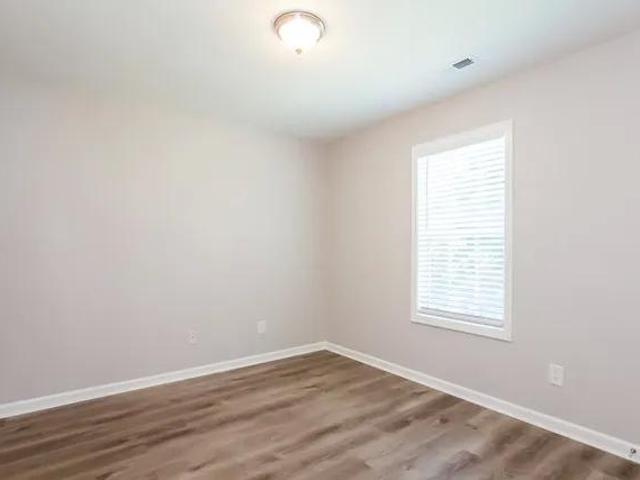 Unfurnished Room Available in Well Maintained Home