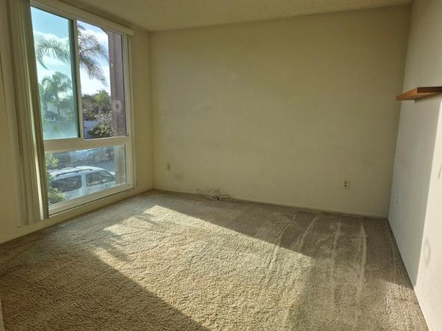 UNFURNISHED Room For Rent. Minutes From the Beach!