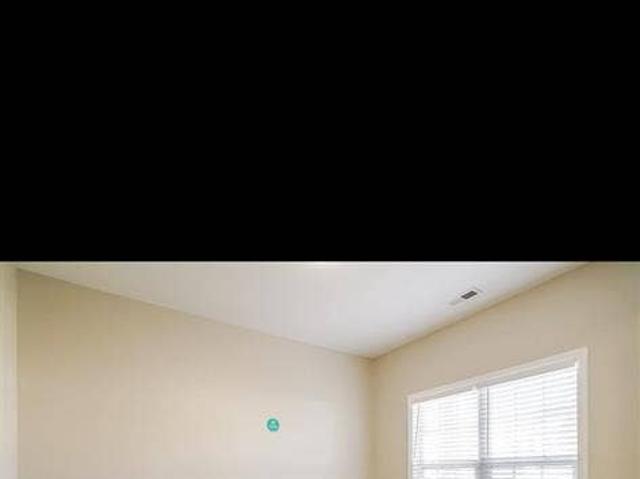 Unfurnished room in house