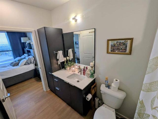 Unfurnished room w pr bath in 2b 2b