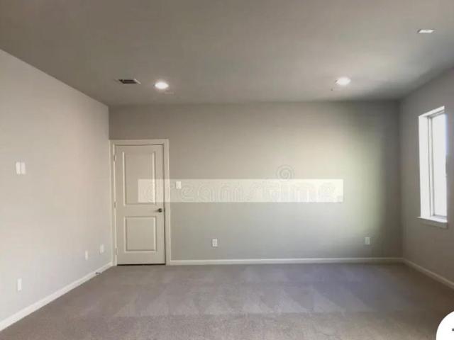 Unfurnished room with shared bath