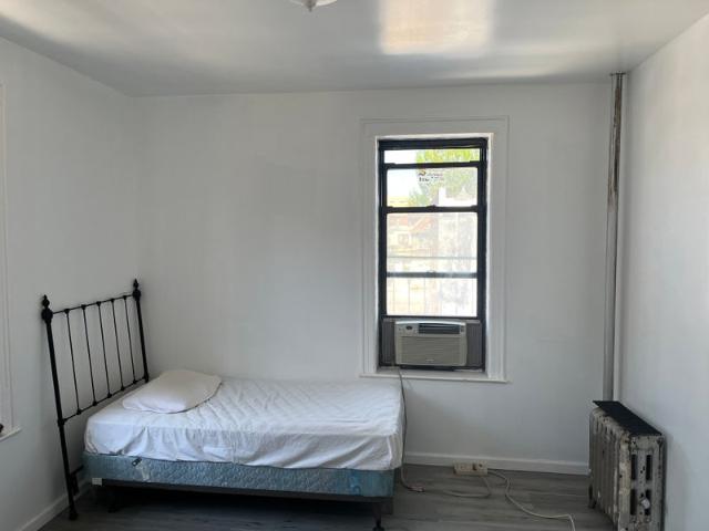 Unfurnished Room
