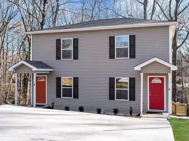 Unit A MOVE IN SPECIAL! 1/2 OFF FIRST MONTHS RENT!Gorgeous Ne.