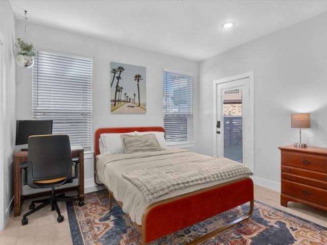 Unit D: Suite wPrivate Bath & Private Entrance