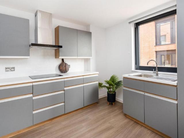 Unity Street, Bristol BS2 Studio to rent £1,556 pcm £359 pw