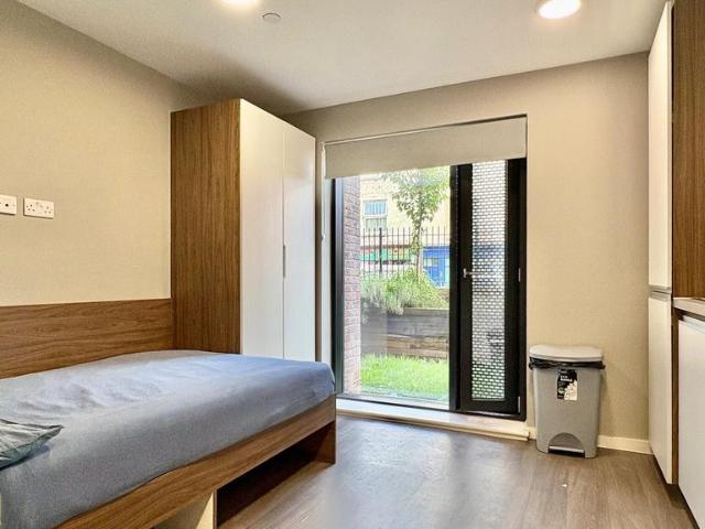 Unity Street Studio to rent £1,278 pcm £295 pw