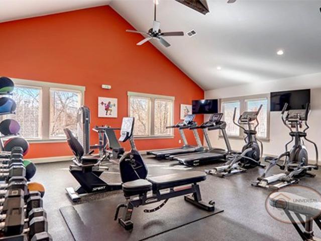 Universal at Lakewood 1 Bedroom with Garage 760sf