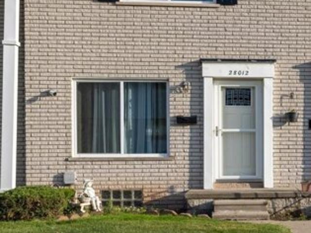 Universal Dr, Warren, Condo For Sale
