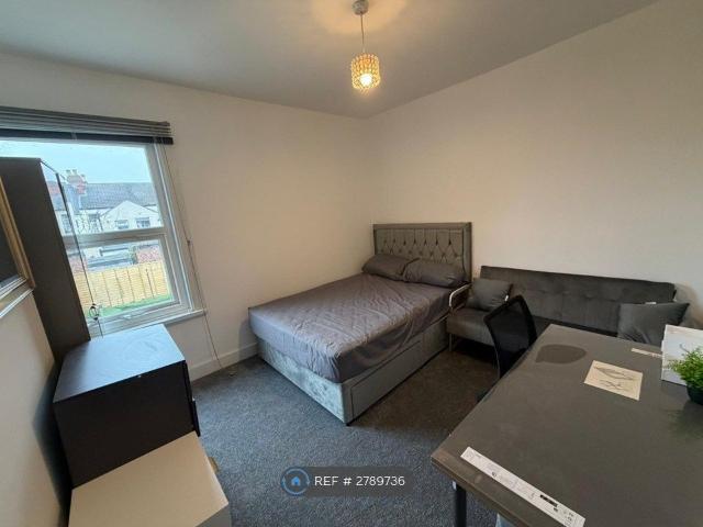 University Area, Reading RG6, 4 bed terraced house to rent, £2,200 pcm | PrimeLocation