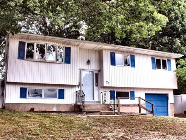 University Dr, Ronkonkoma, Home For Sale