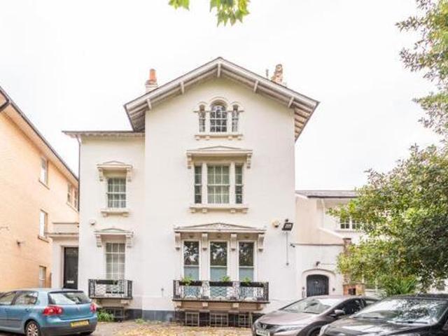 University / Hospital Area, Berkshire, 2 Bedroom Flat