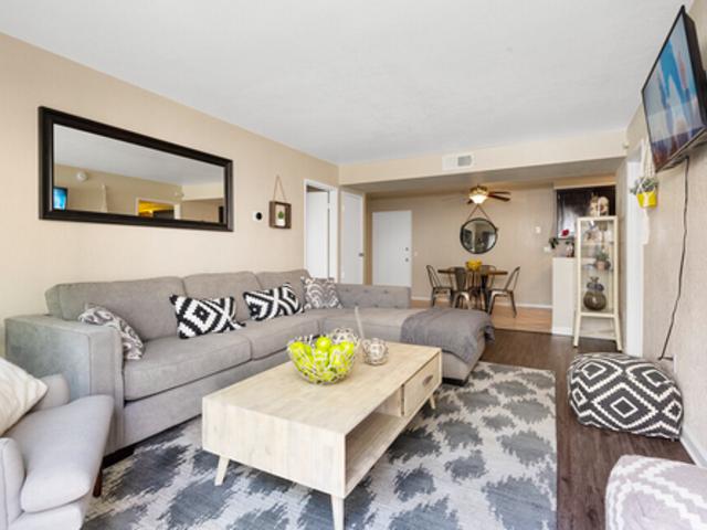 University Riverside Gardens 2 Bedroom Apartment for Rent at 3996 Iowa Ave, Riverside, CA 92507 University