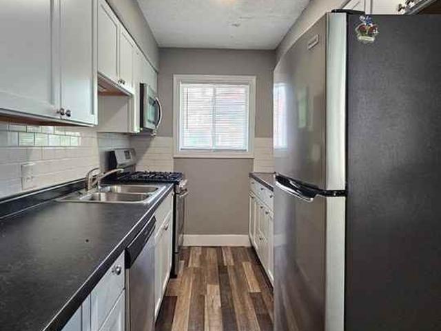 University Villas 1 Bedroom Apartment for Rent at 622 S 36th St, Omaha, NE 68105