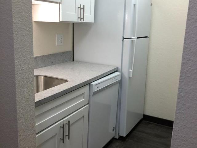 University West 2 Bedroom Apartment for Rent at 710 Ne 42nd St, Seattle, WA 98105 University District
