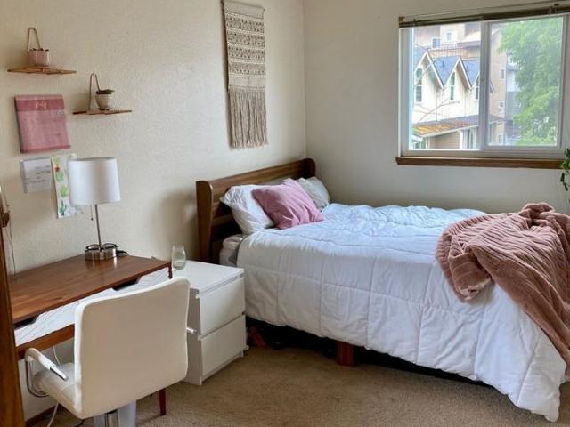 University West 2 Bedroom Apartment for Rent at 710 Ne 42nd St, Seattle, WA 98105 University District
