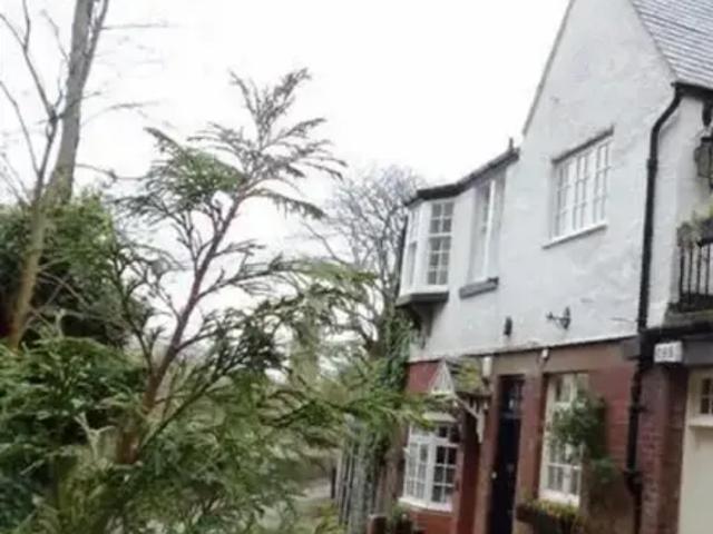 Universities of Glasgow and Strathclyde Air Squadron, 12 Park Circus Lane, Glasgow, G3 6AX, United Kingdom | 2 bed apartment for rent #138851955 | Rentberry