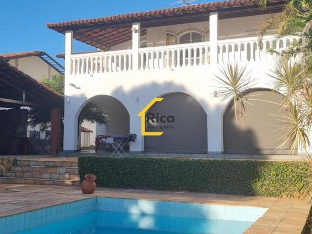 ÚNICA NO LAGO SUL: Casa c/ 5 Qts, Lazer Completo e Alto Potencial de Lucro!