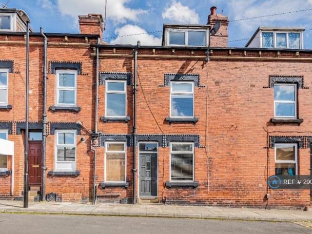 Union Terrace, Leeds, LS7 2 bed terraced house to rent £1,080 pcm £249 pw