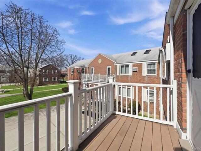 Union Tpke Unit B, Glen Oaks, Property For Sale