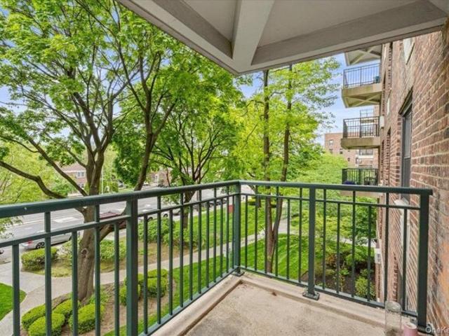 Union Tpke Unit M, Bayside, Property For Sale