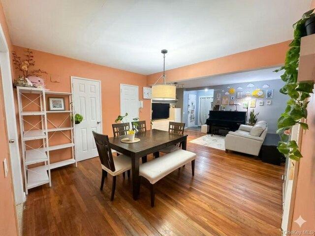 Union Tpke Unit R, Oakland Gardens, Property For Sale