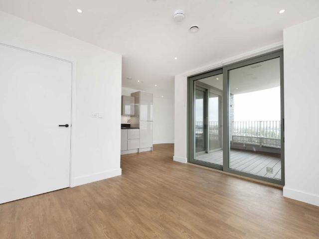 Union Way, Willesden Junction NW10, 2 bed flat to rent, £2,250 pcm | PrimeLocation