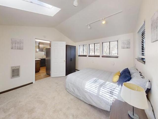 Union City Duplex / Multiplex with Living room. Newly renovated & comfortable