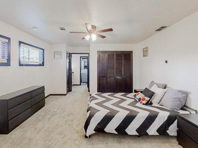 Union City Duplex / Multiplex with Living room. Newly renovated & comfortable