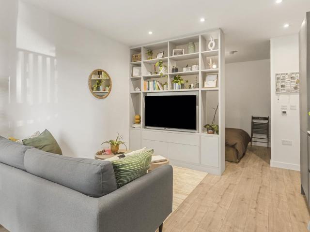 Union Court, Watford Exchange, Watford WD24, Studio to rent, £1,400 pcm | PrimeLocation