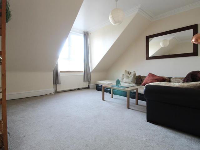 Union Grove, Top Floor, AB10 2 bed flat to rent £730 pcm £168 pw