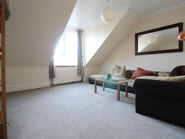 Union Grove, Top Floor AB10, 2 bed flat to rent, £730 pcm | PrimeLocation